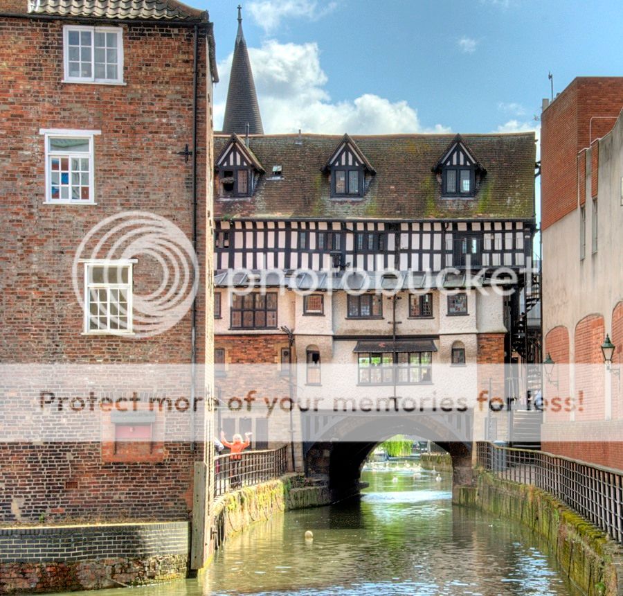 River running into the centre of Lincoln | Photo Maestro