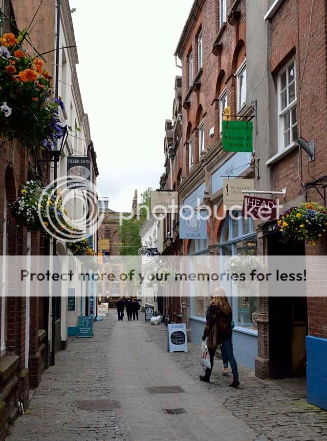 Shopping street in Exeter city centre, Devon | Photo Maestro